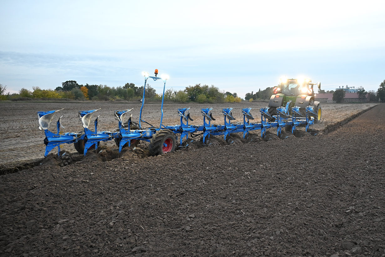 Lemken Titan 18 V U 7+3+1 / 100 Ficha tecnica & Especificaciones (2023 ...