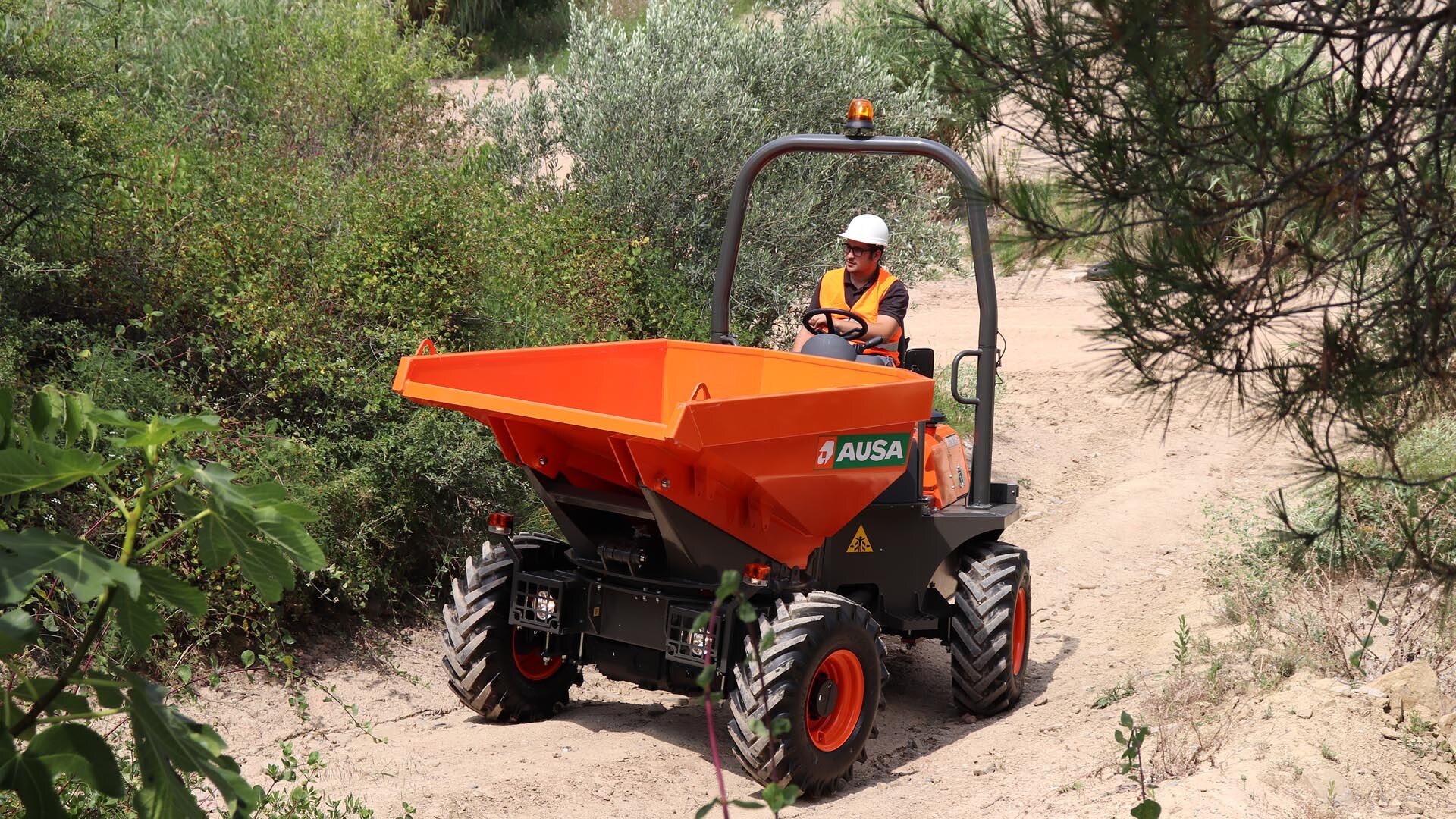 Ausa D 300 AHG Ficha tecnica & Especificaciones (2020-2022) | LECTURA Specs