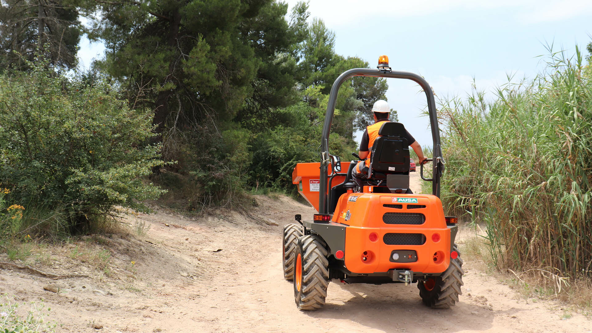 Ausa D 300 AHG Ficha tecnica & Especificaciones (2020-2022) | LECTURA Specs