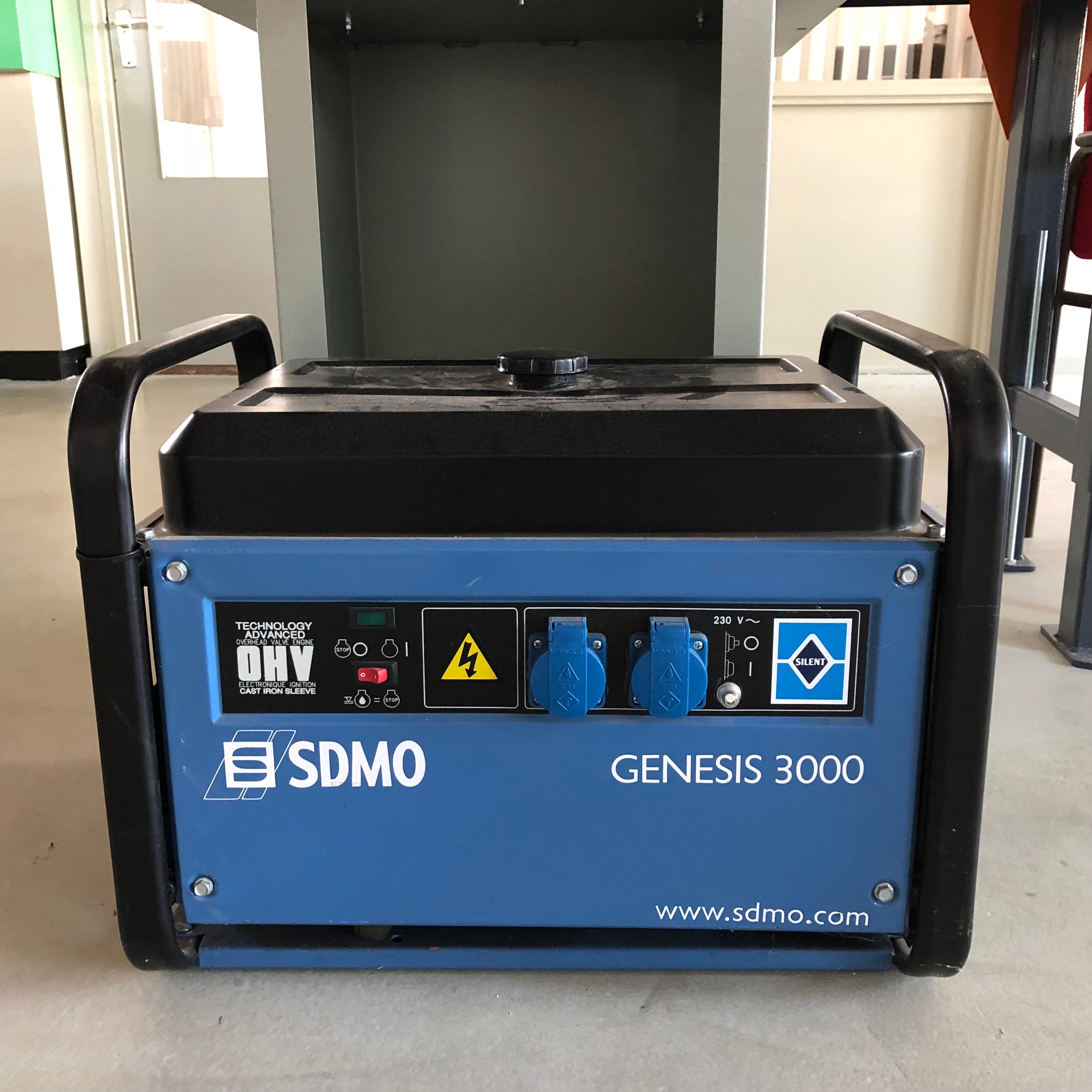 SDMO Genesis 3000 Ficha tecnica & Especificaciones (2001-2005 ...