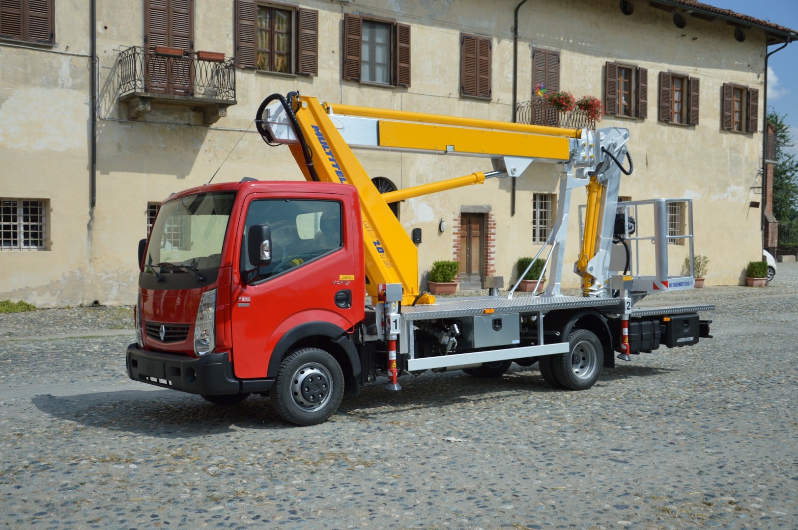 Datos técnicos de Multitel MJ 201 S (2016 - 2025) | Plataformas telescópicas sobre camión ...