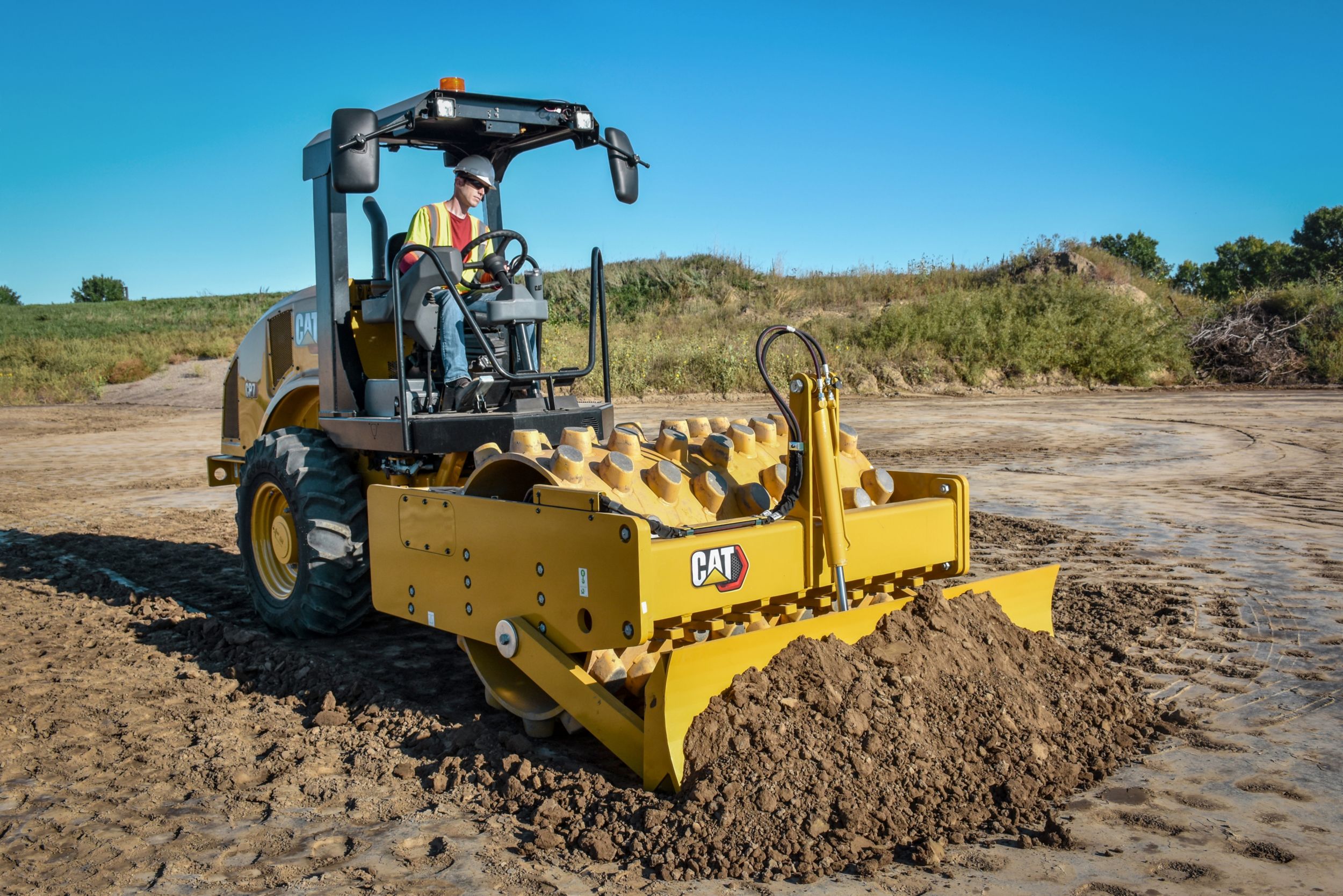 Caterpillar CP7 Ficha tecnica & Especificaciones (2023-2025) | LECTURA ...
